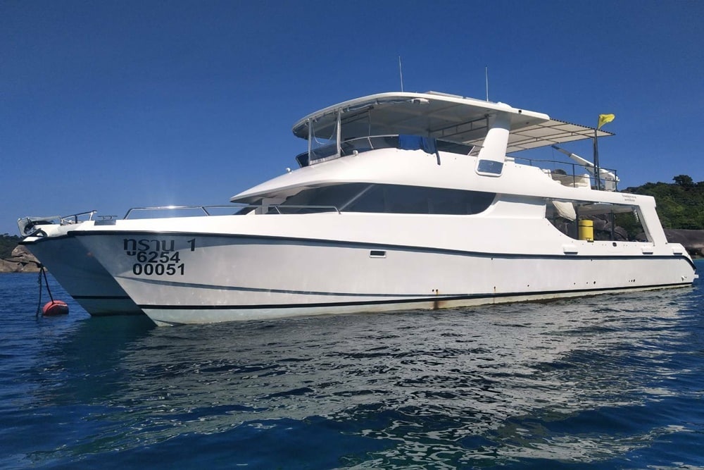Squid fishing boat | CLICK TO TOUR